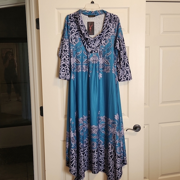 Reborn | Dresses | Nwt Reborn Maxi Dress Wunique Neckline And Sharkbite ...
